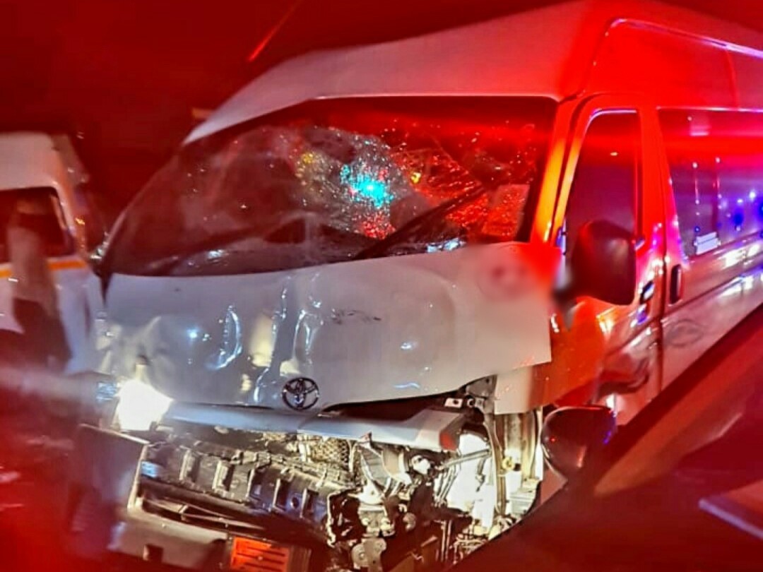 One Dead, 2 Injured In Early Morning Minibus Taxi Collision In ...