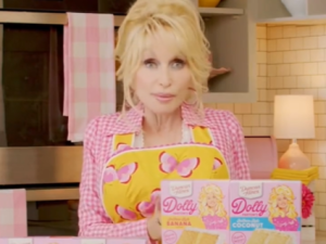 WATCH: Country Singer Dolly Parton Launch Her Cornbread, Biscuits Mixes ...