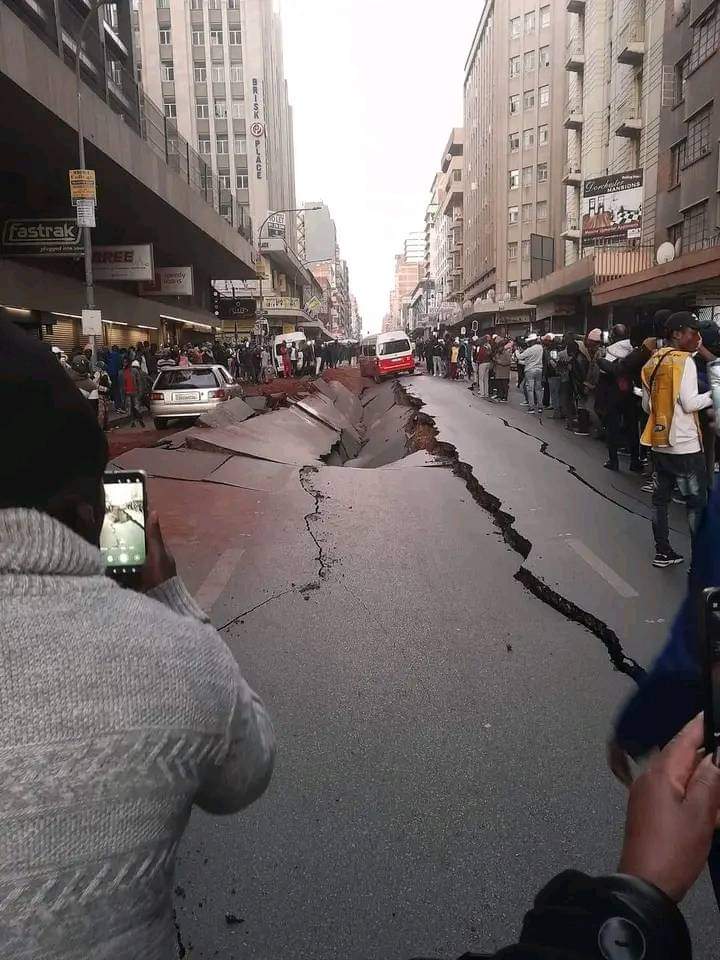 Huge Crack Appears Along Bree St In Joburg CBD, Gas Explosion Suspected ...