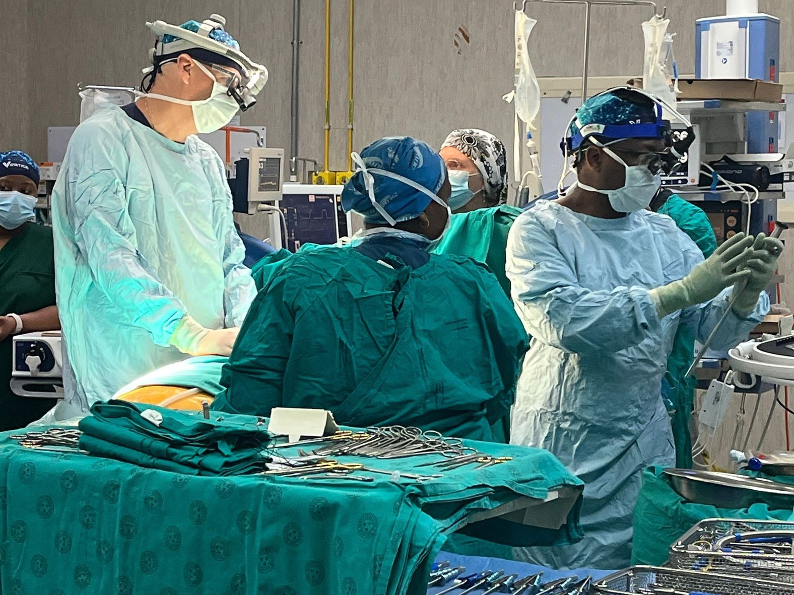 Charlotte Maxeke Hospital Performs First 'Minimally Invasive Sutureless ...