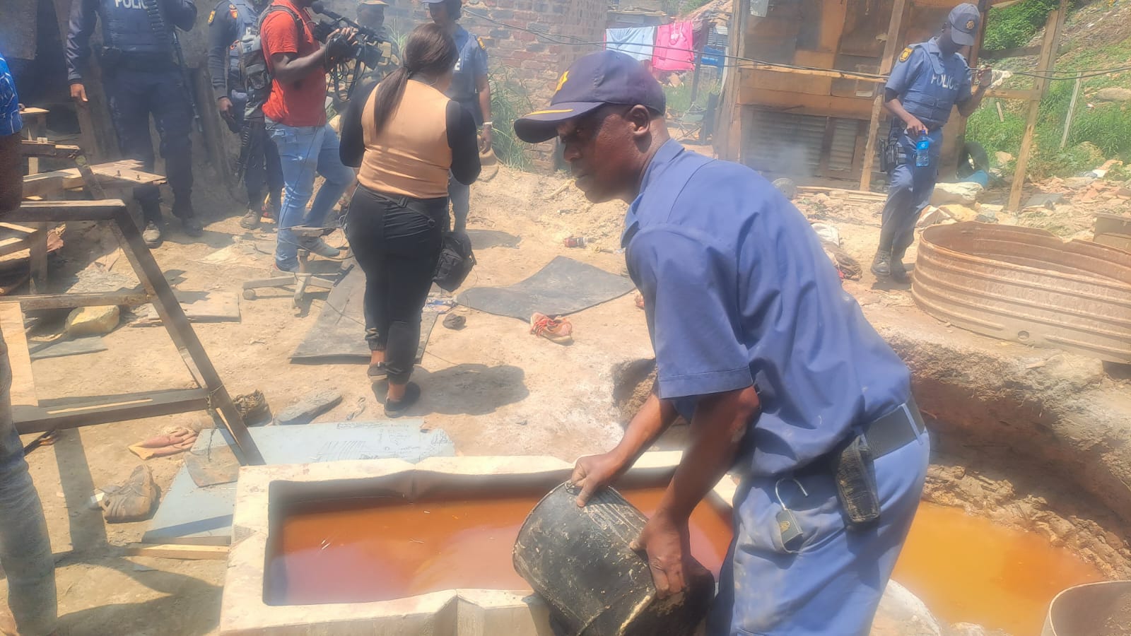 Bust: Police, Army Swoop Nabs 100 'Zama Zamas' For Illegal Gold Mining ...