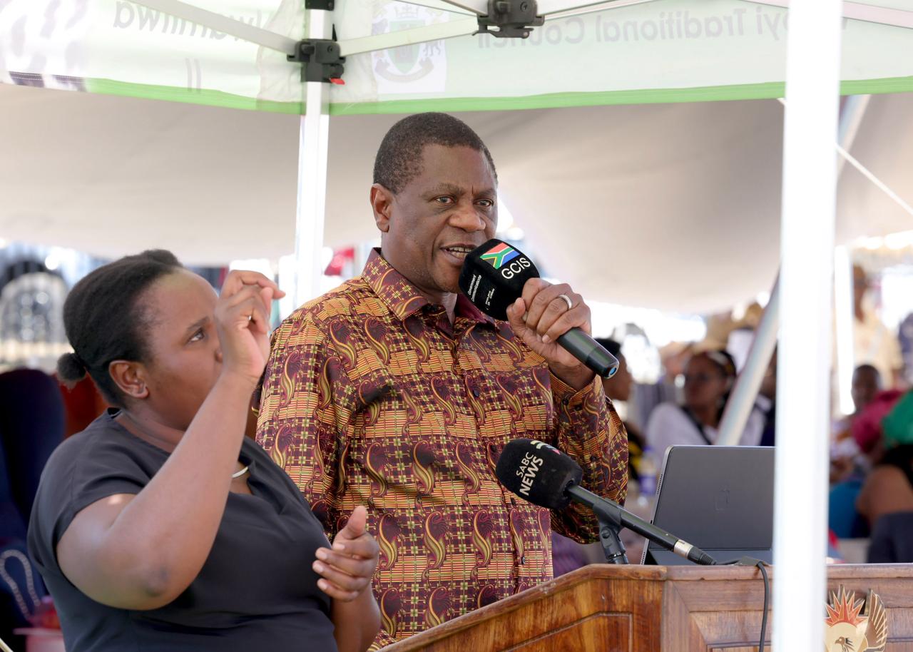 Deputy President Paul Mashatile 'Collapses' During Speech - The Bulrushes
