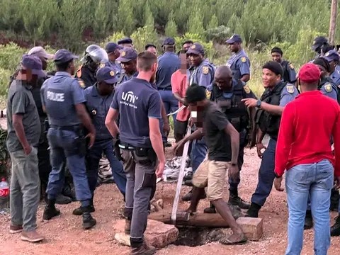 Illegal Miners Trapped Underground In Sabie: 1 Zama Zama Rescued, 100 ...