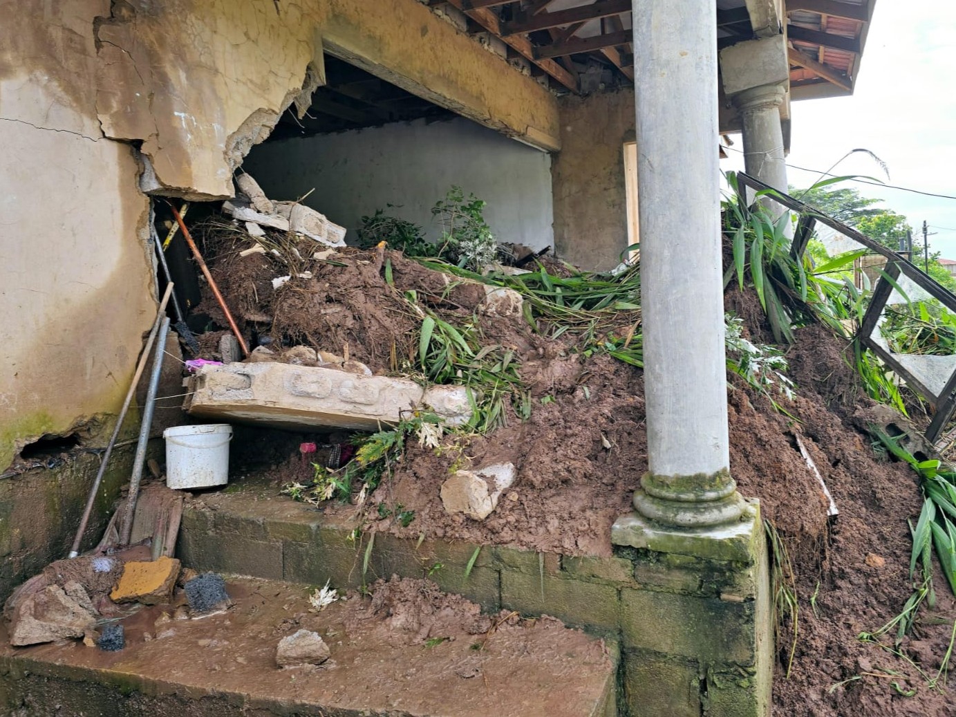 Winklespruit Mudslide: Race To Find Mother, Father Buried Under Mud And ...