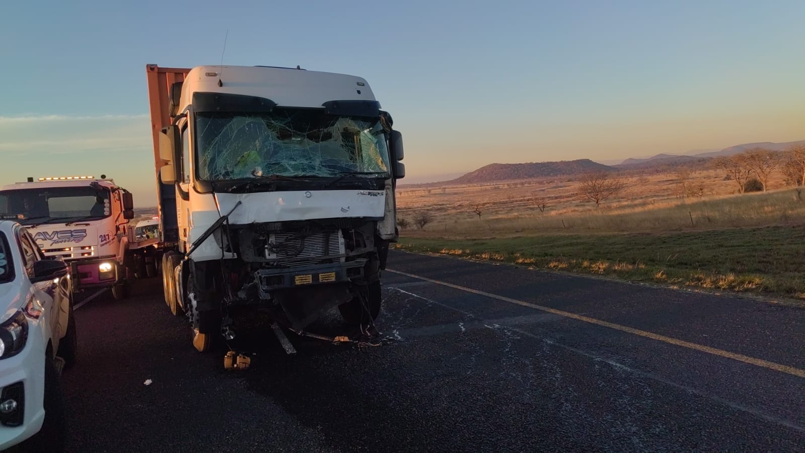 N3 Horror Crash: Minibus Taxi And Haulage Truck Collision Leaves 4 Dead ...
