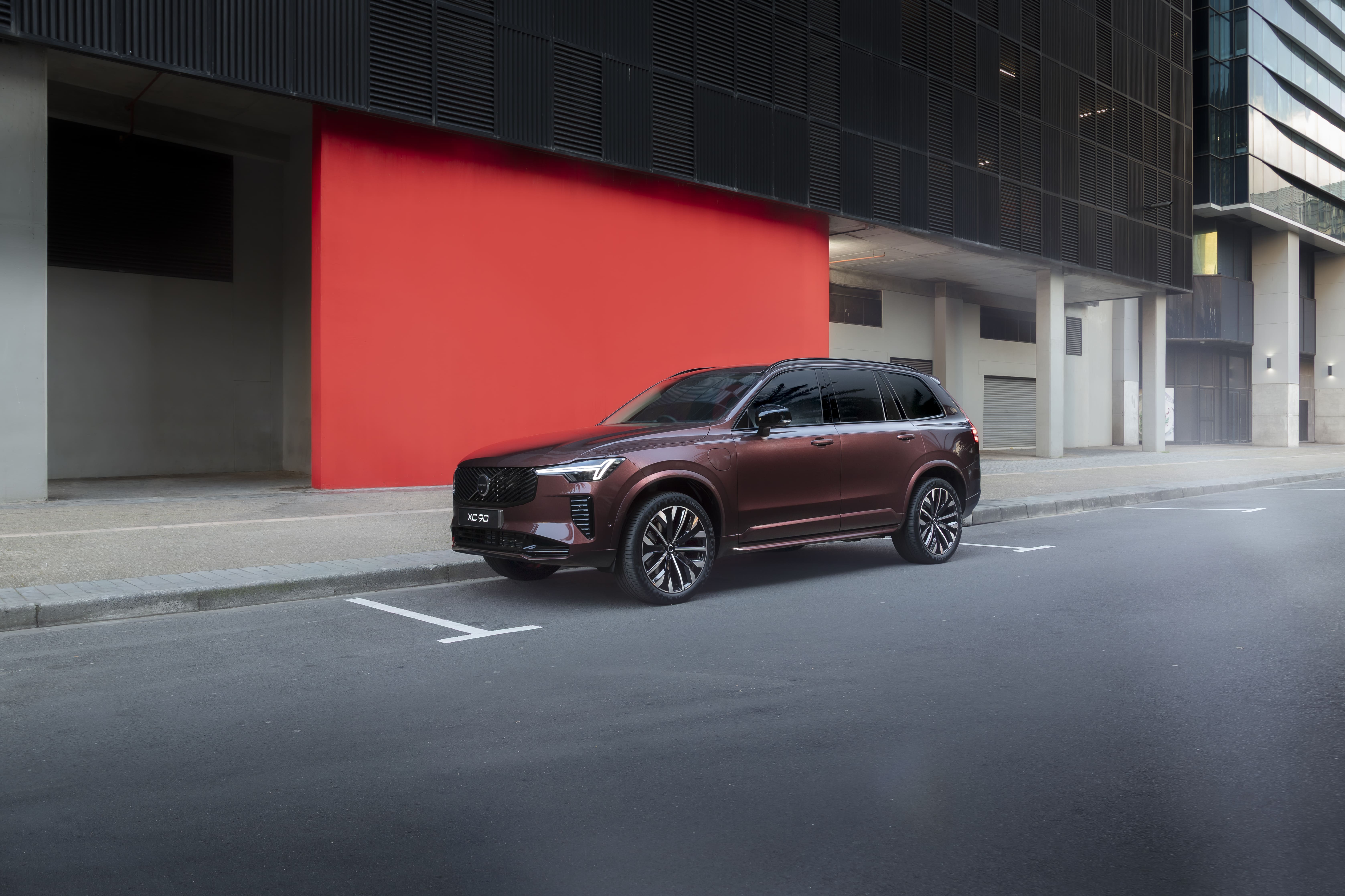 Volvo XC90 Earns 2025 IIHS Top Safety Pick+ After Impressive Crash Test ...