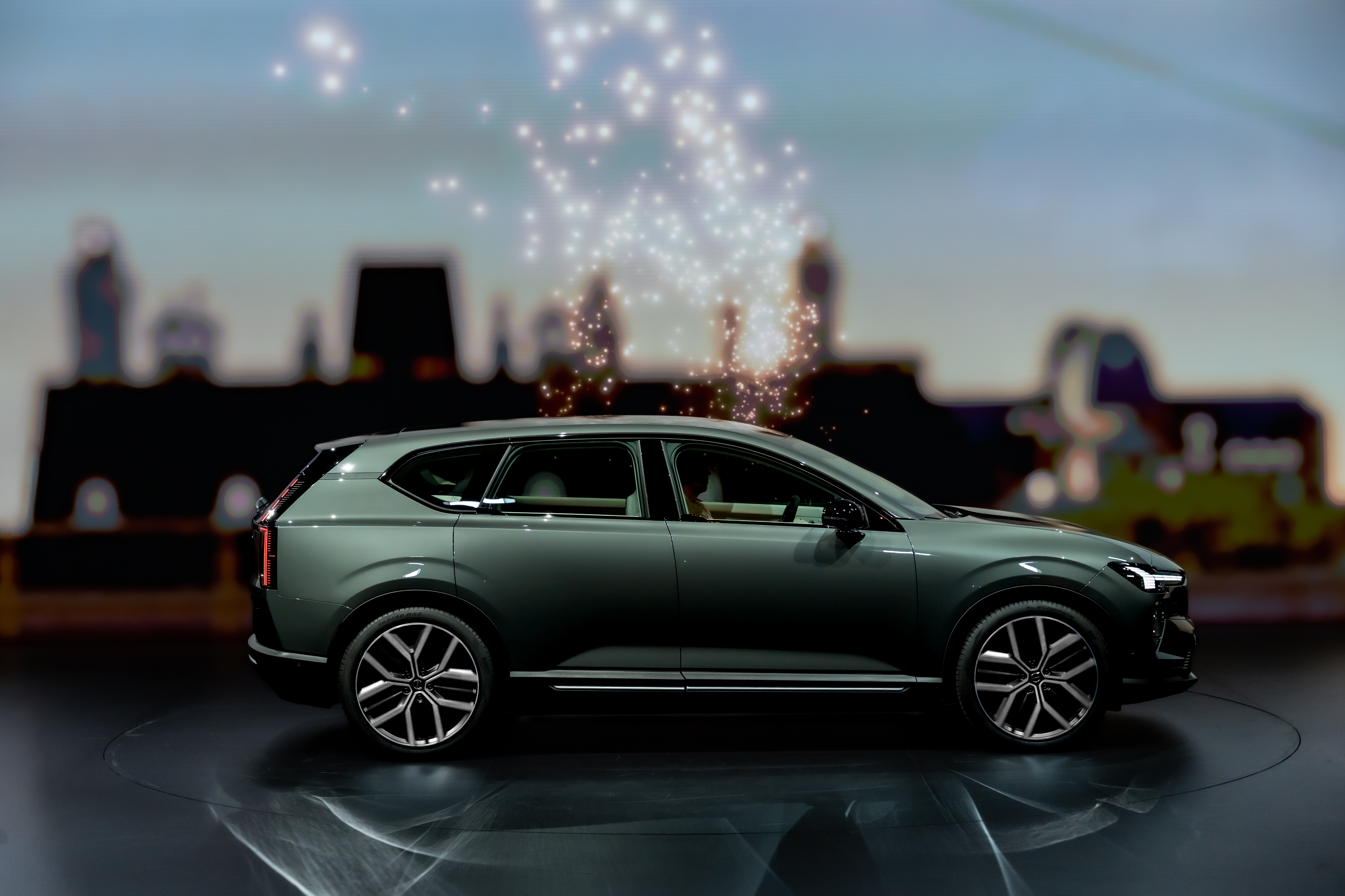 The Car That Changes The Game – Meet The New, All-Electric Volvo EX60 ...